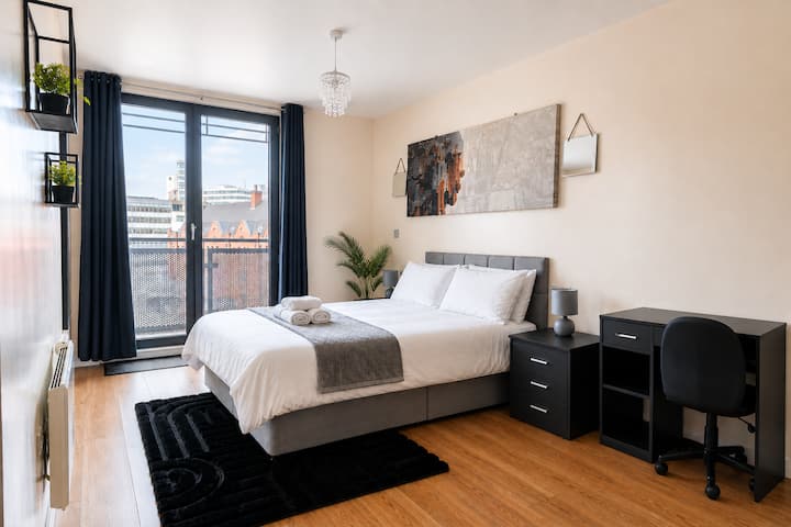 Central Birmingham · Free Parking · Balcony Views - Birmingham
