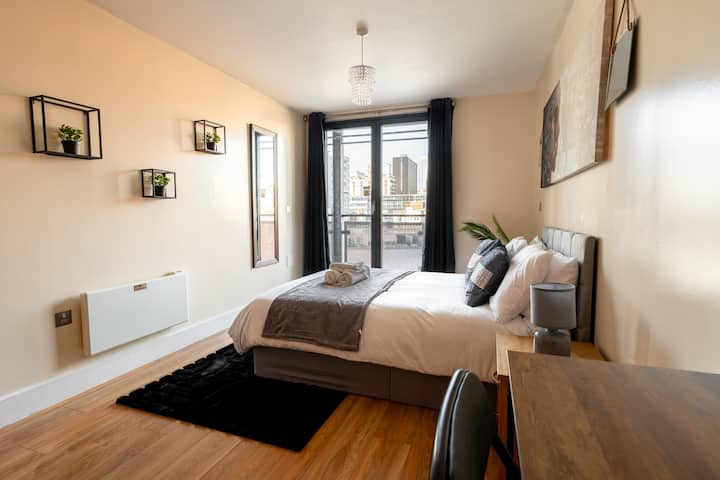 Central Birmingham · Free Parking · Balcony Views - Birmingham