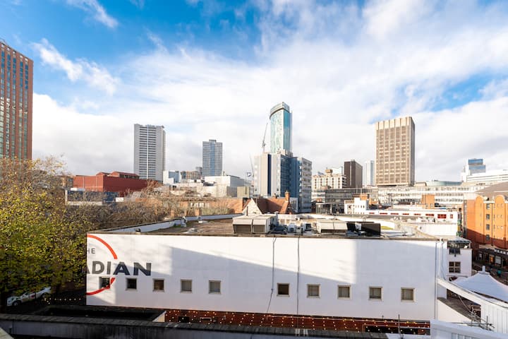 Central Birmingham · Free Parking · City Views - Villa Park