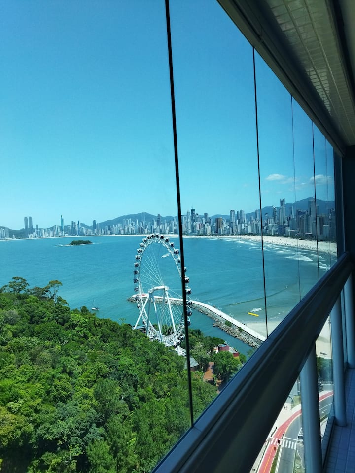 Apartamento Com Vista Mar E Roda Gigante Em Bc - Balneário Camboriú