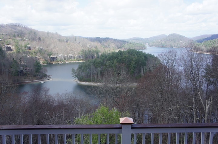 Sparkling Waters Family Retreat-big Lake Mtn Views - Cashiers, NC