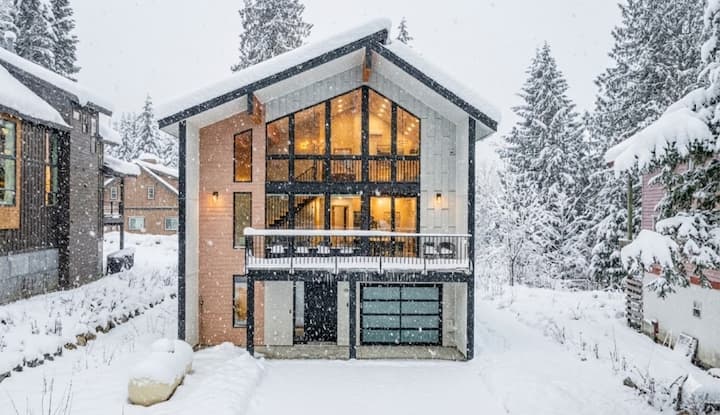 Luxe Hyak Retreat W/sauna, Hot Tub, Game Room, 6br - Snoqualmie Pass, WA