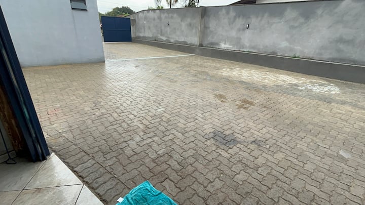 Galpao De 80 Metros Quadrados Com Banheiro. - Joinville