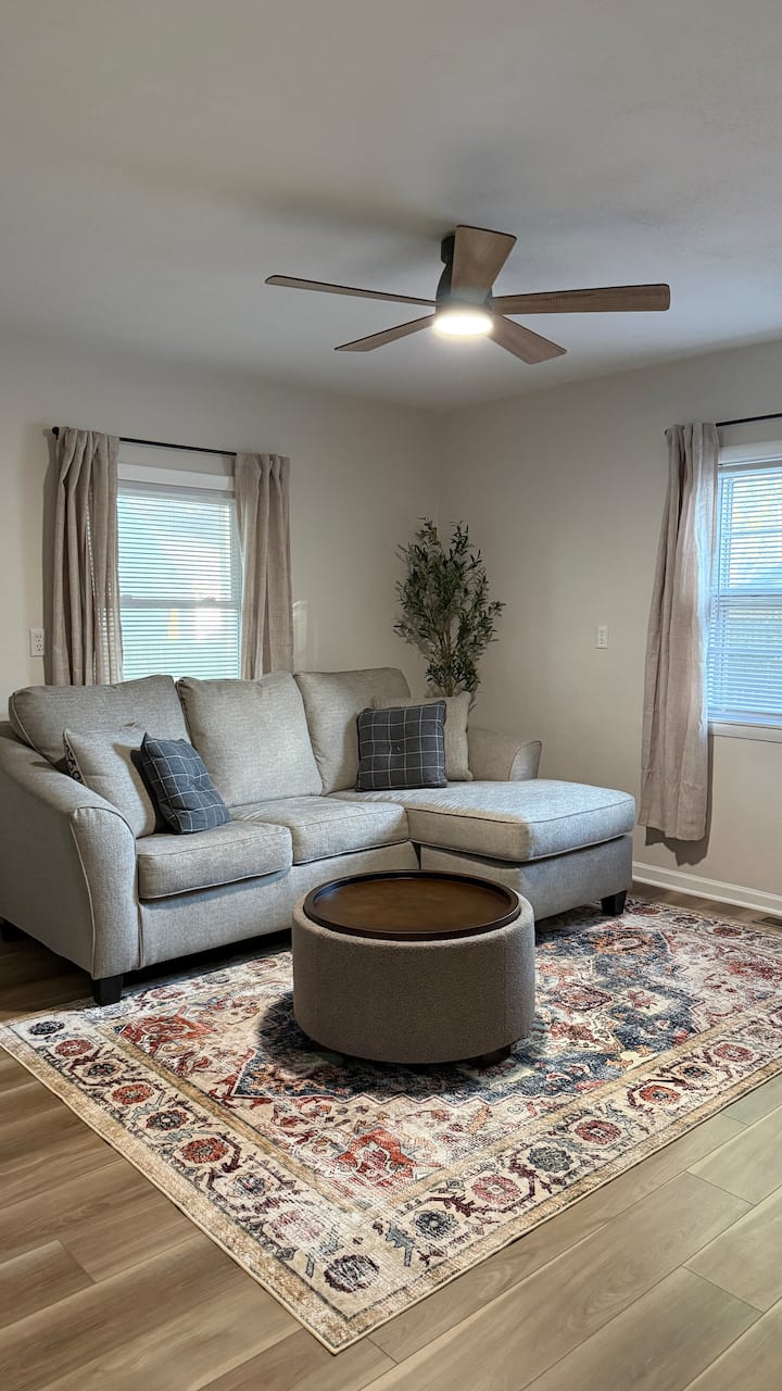 Newly Renovated 1 Bdrm Apartment - Cortland, IL