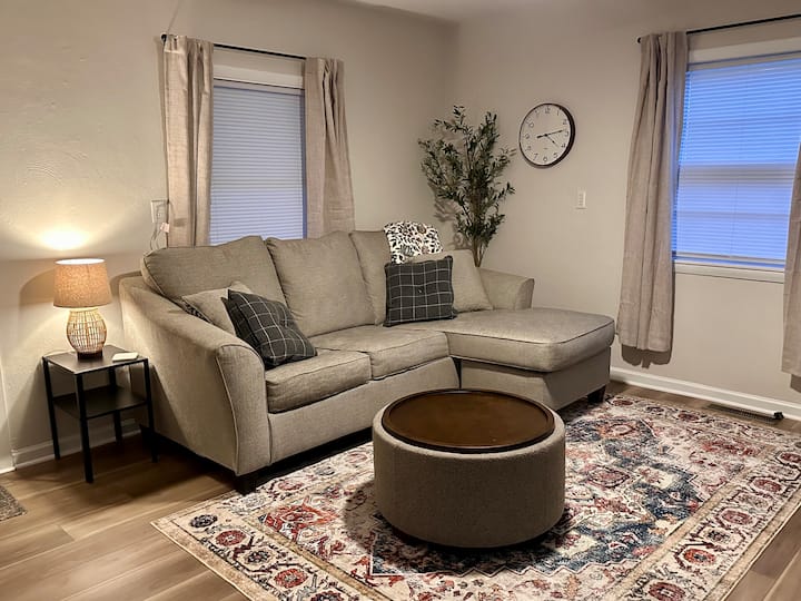 Newly Renovated 1 Bdrm Apartment - DeKalb, IL