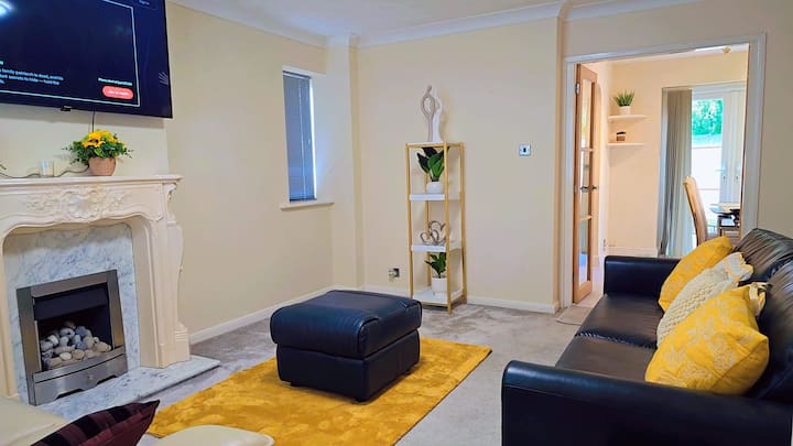Modern Luxury 3-bedroom Guesthouse In Wigan - Leigh Sports Village