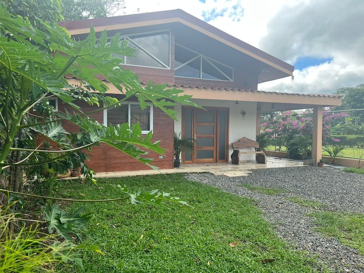 Hermosa Casa Para Compartir Con Familia Y Amigos - La Fortuna