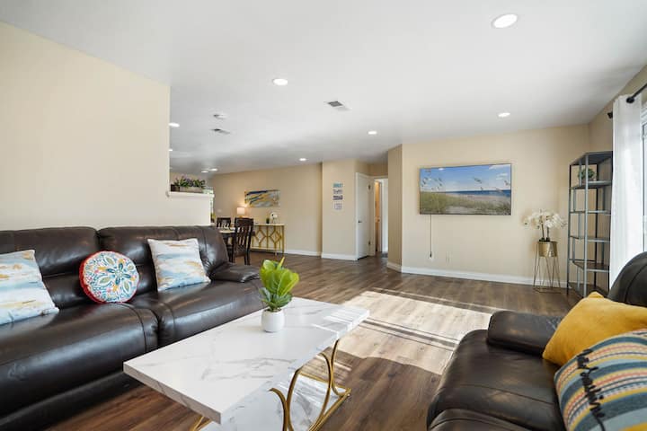 Huge 5 Bedrooms Close To Disneyland And Beaches - Huntington Beach, CA