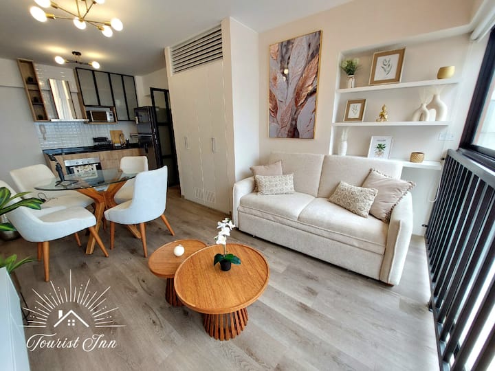 Frente Al C.c. El Polo A 1 Cdra De Embajada Usa - Peru