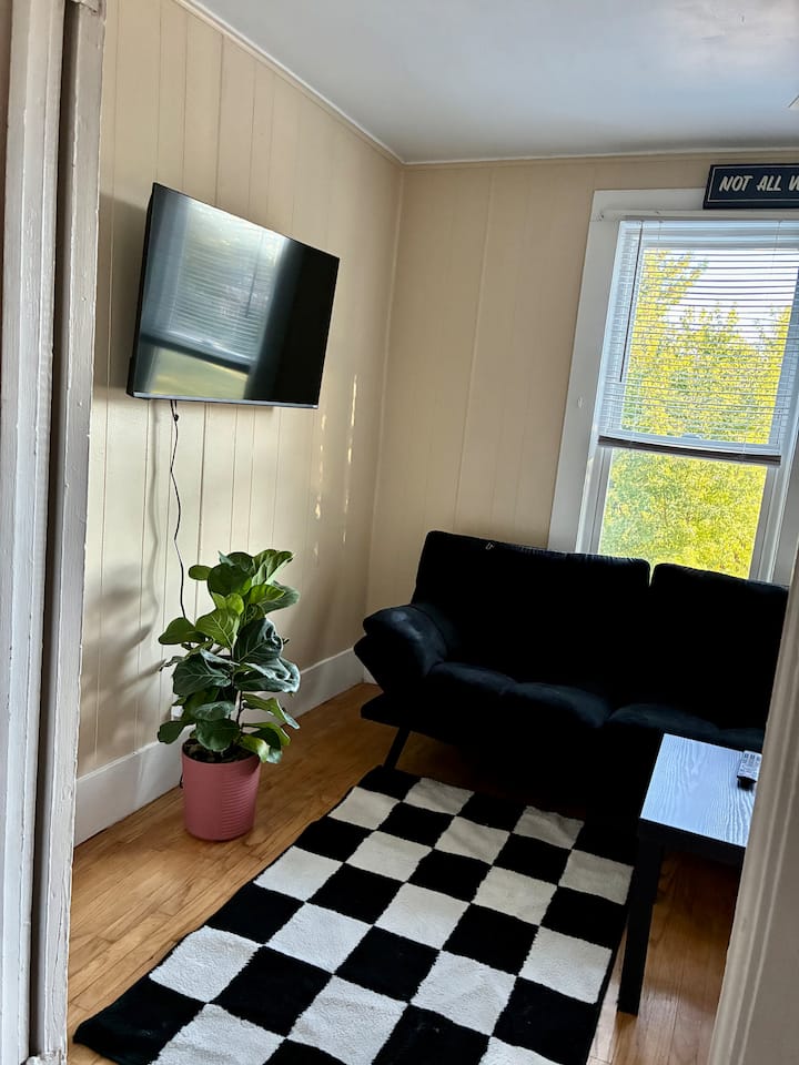 5 Bedroom Near Millikan - Decatur, IL