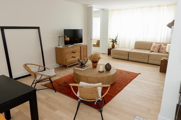 Modern Ocean Retreat | Walk To Beach & Lincoln Rd - Miami Beach, FL