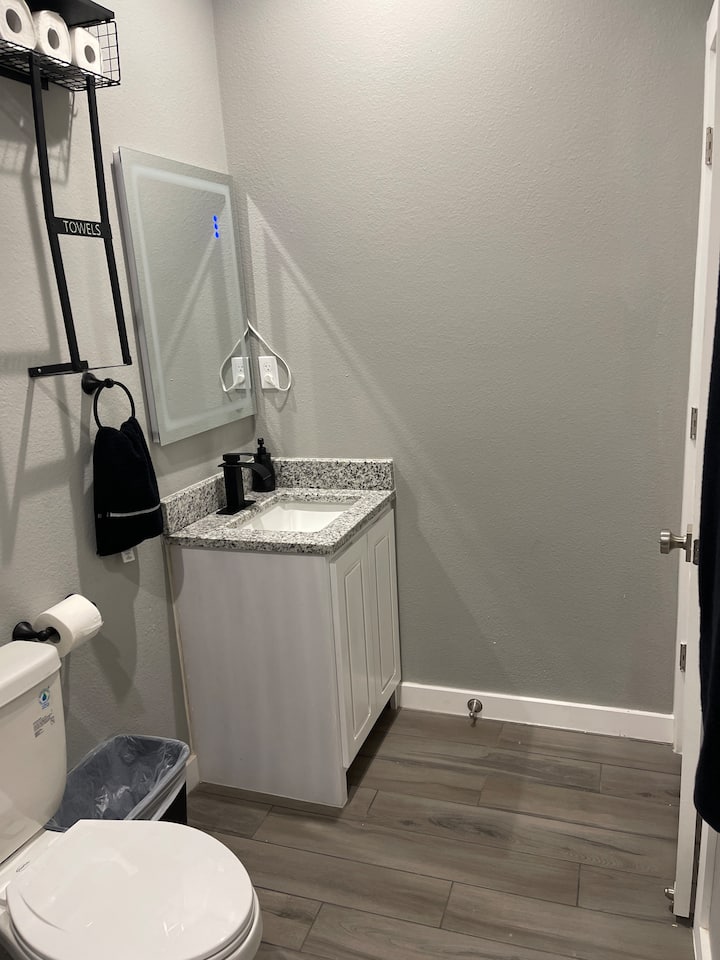 Barreras Rental Homes Apartment D - Midland, TX