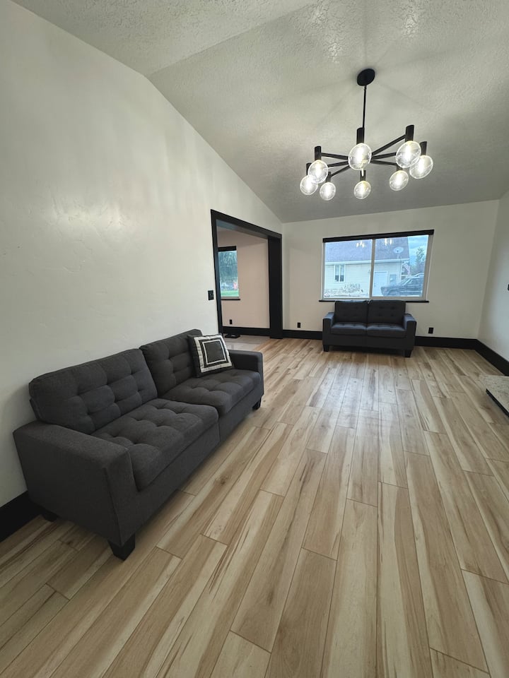 Modern Private Room & Bath In Quiet Benson Home - Logan, UT