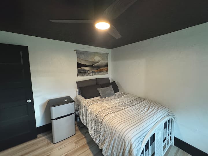 Modern Private Room & Bath In Quiet Benson Home - Logan, UT