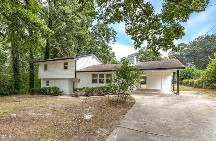 Summerdale Stay | Comfort Close To Everything - Raleigh, NC