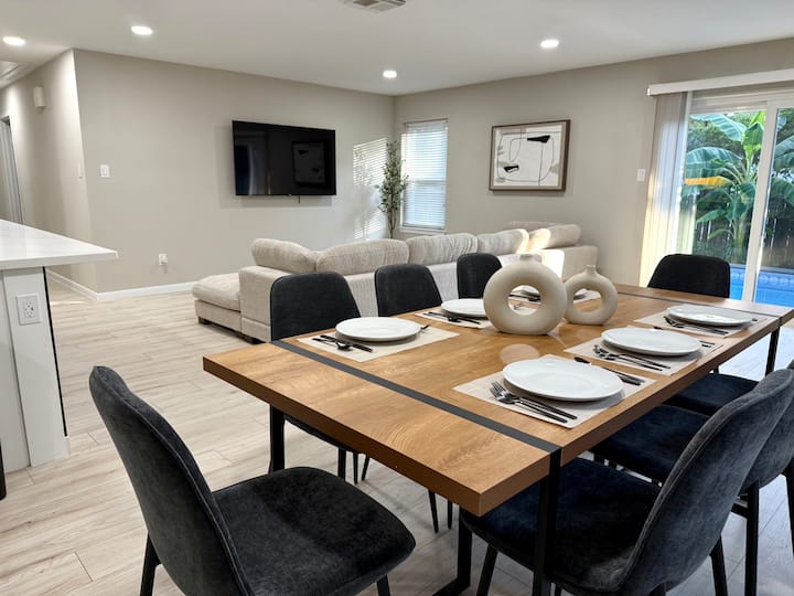 Contemporary Woodlands Getaway With Private Pool - The Woodlands, TX