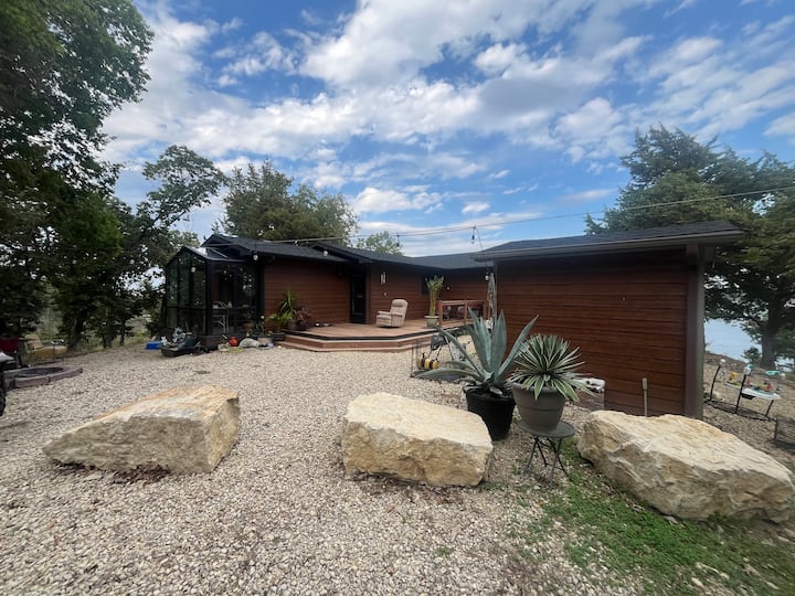 Golden Shores Lakeside Villa - Tuttle Creek Lake, KS