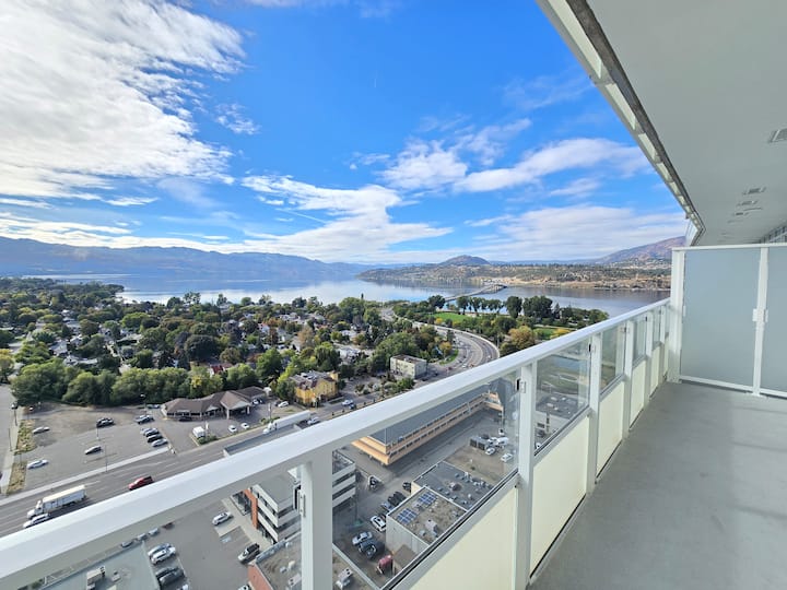 Stunning Lakeside Condo - Kelowna