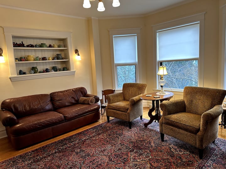 Cozy Treetop Apartment In Evanston Near Chicago - Evanston, IL