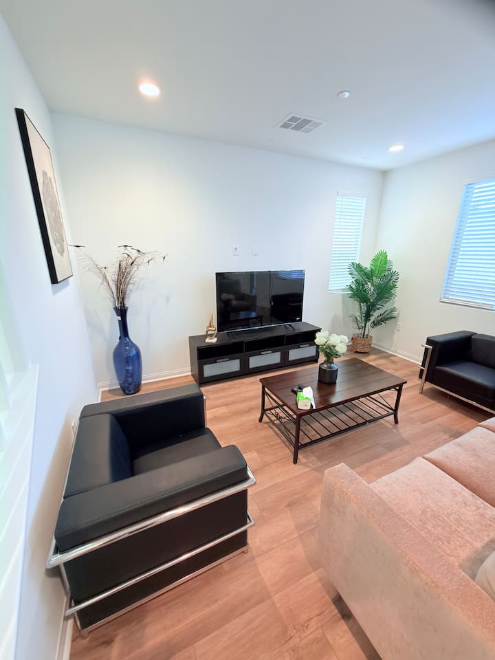 Brandnew 5b3b Single Family Home - Eastvale, CA