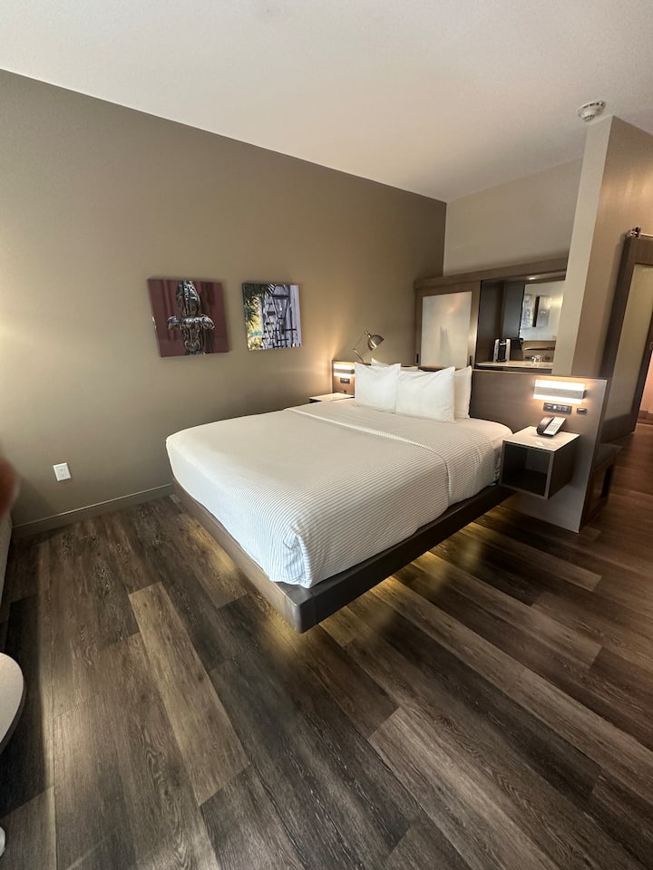 Modern Private Bedroom | Near Downtown & Beaches - Mount Pleasant, SC