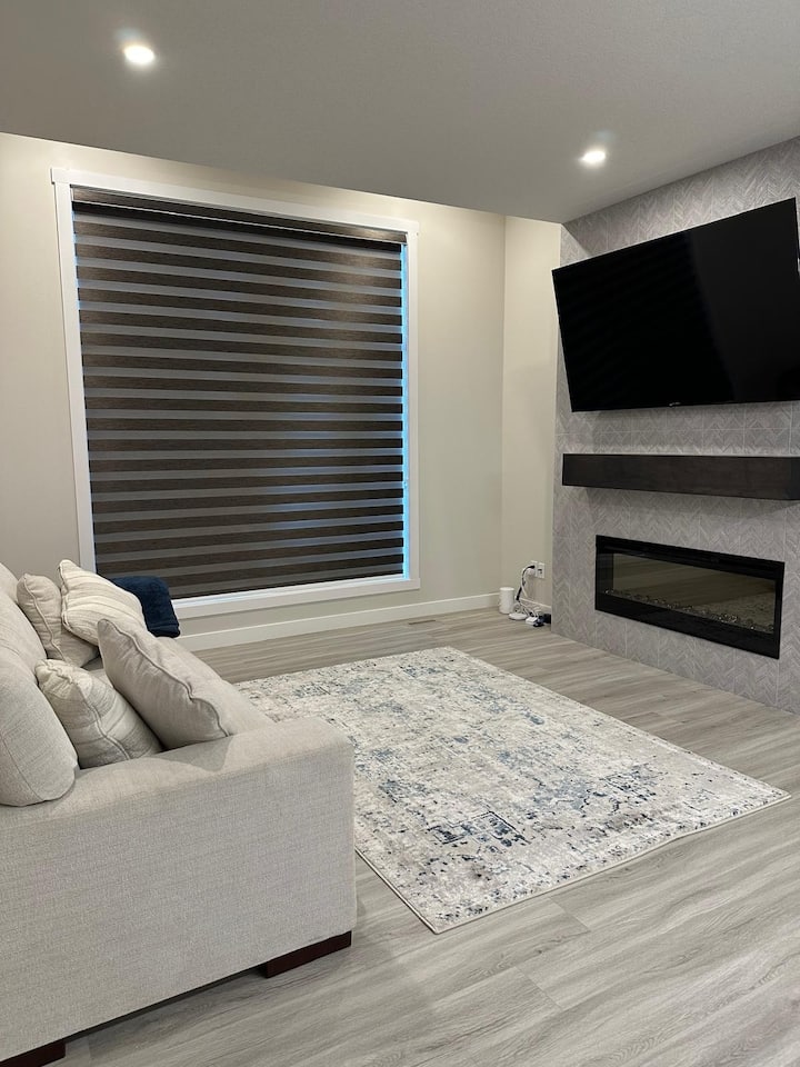Beautiful Home Away From Home - Airdrie