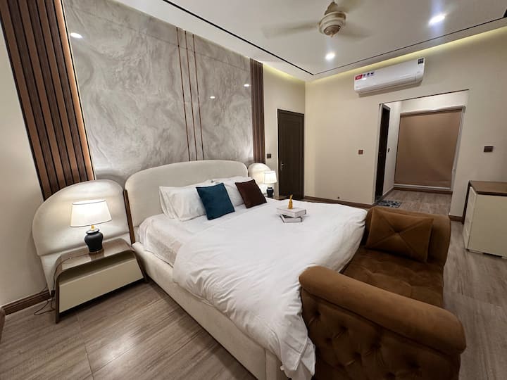 Presidential 1bhk | Rooftop Pool | Giga Facing - Pakistan