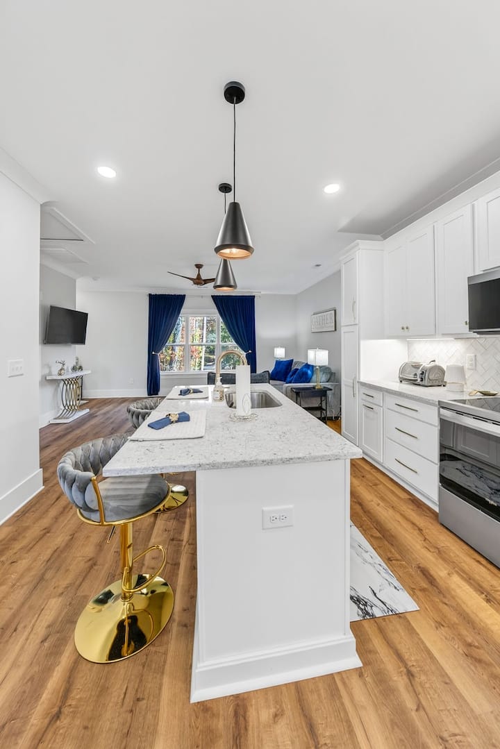 Downtown Apex Carriage House - Apex, NC