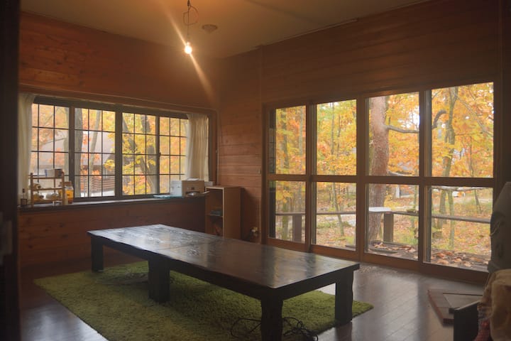 ゲストハウス灯(ともしび)|森の中の静かな団らんの場|温泉|若年移住|若年起業|6名 - Omachi