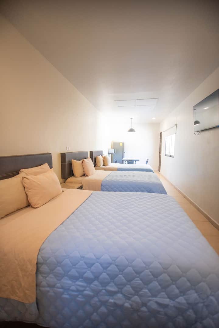 Suite 3 Camas + Alberca + A/c +Tv +Estacionamiento - Villahermosa, Mexico