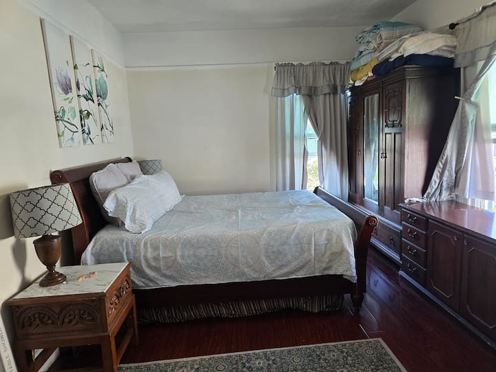 Large Lovely Suite - Shared Room Mena - Oakland, CA