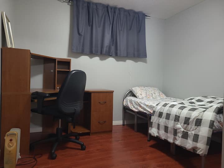 2 Bedroom Basement Apartment To Stay In Guelph - Guelph