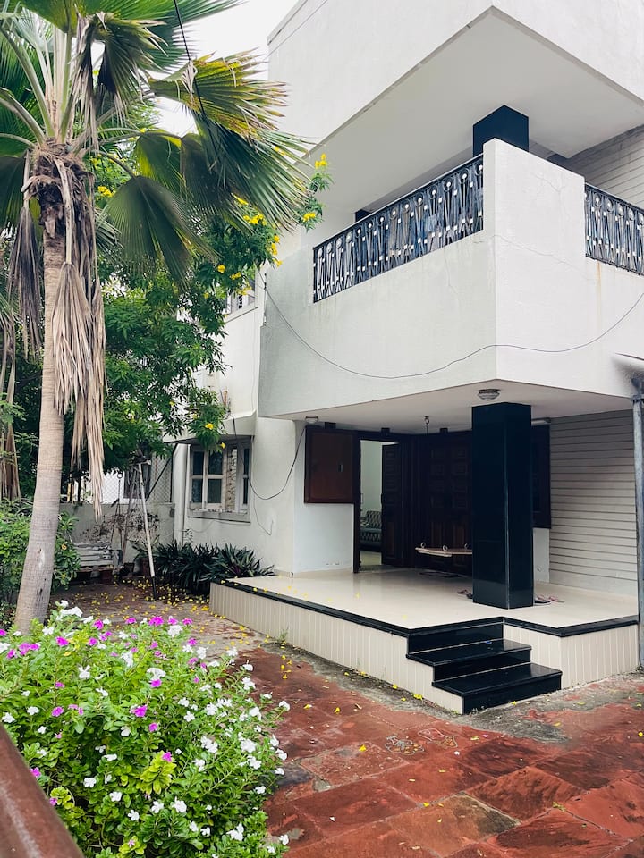 Premium City-centre Bungalow With Private Entry - Ahmedabad