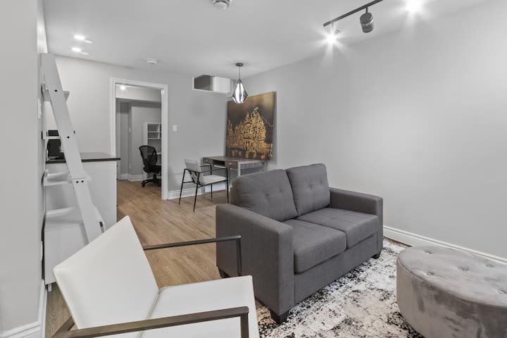 Private 1-bed Suite W/hotel-style Setup - Ottawa