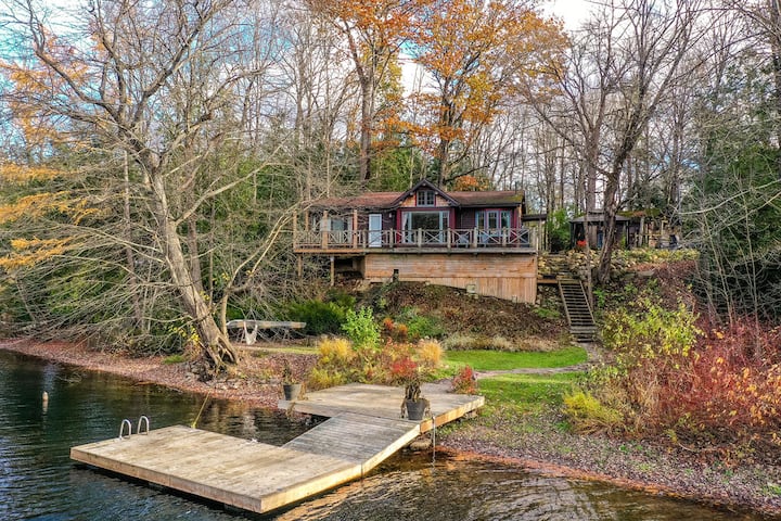 Cozy Riverfront Cottage In Severn With Hot Tub - Ontario