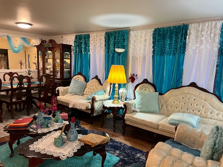 Chic 3-bedroom Home – 7 Min To Seatac Airport - SeaTac, WA