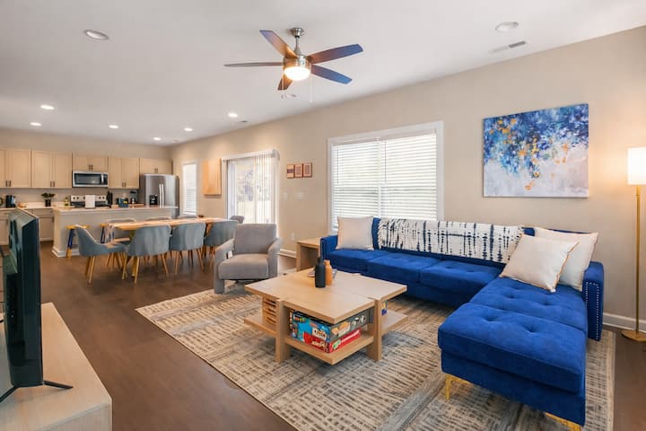 Work-ready 3br | King Beds + Gig Wi-fi | Near Clt - Charlotte