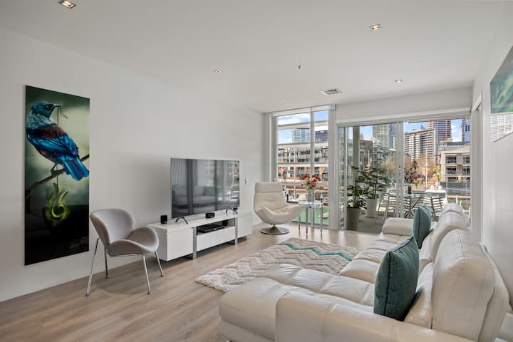 Qv Stays Waterfront Grandeur At Lighter Quay - Auckland