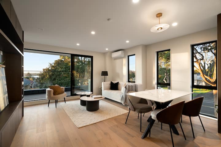 Brand New Designer Home With Water Views #3 - Auckland