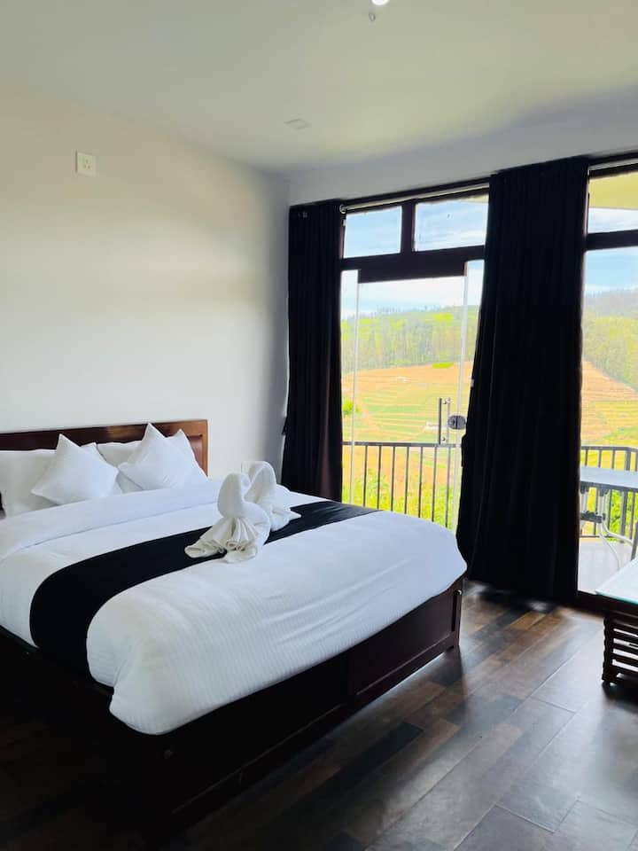 Florence Ooty With Hill And Farming View - Ooty