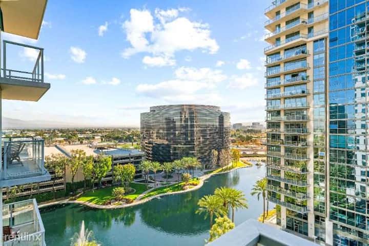 Luxury High-rise Apartment With Pool View - Orange County, CA