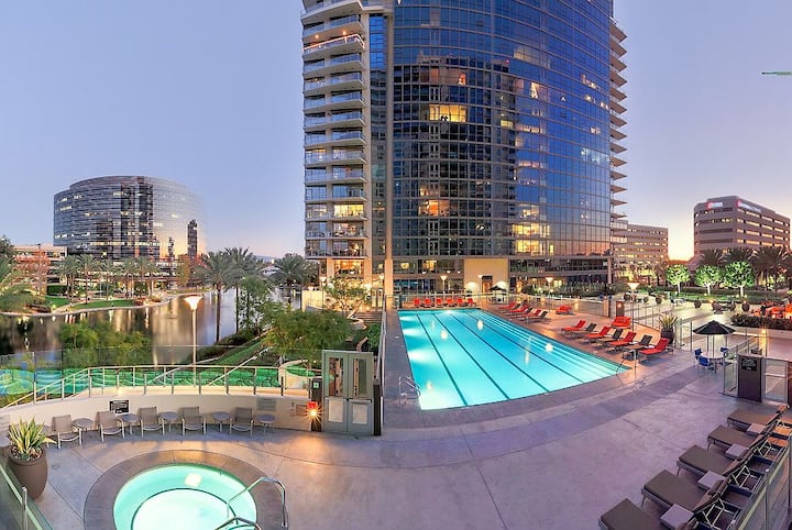 Luxury High-rise Apartment With Pool View - Santa Ana, CA