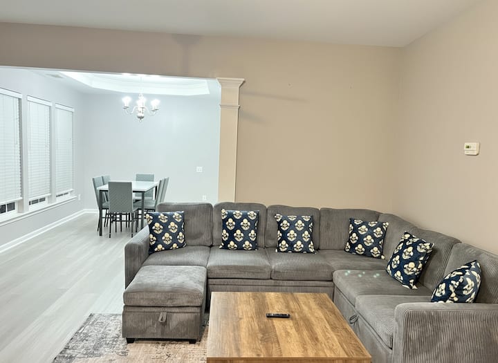 Expansive 5br Home Steps Away From Trader Joe's - Concord, NC