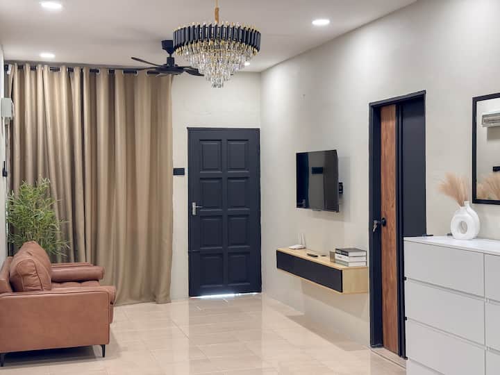 Runa Homestay Jasin - Cozy 3br With Ac & Netflix - Tangkak