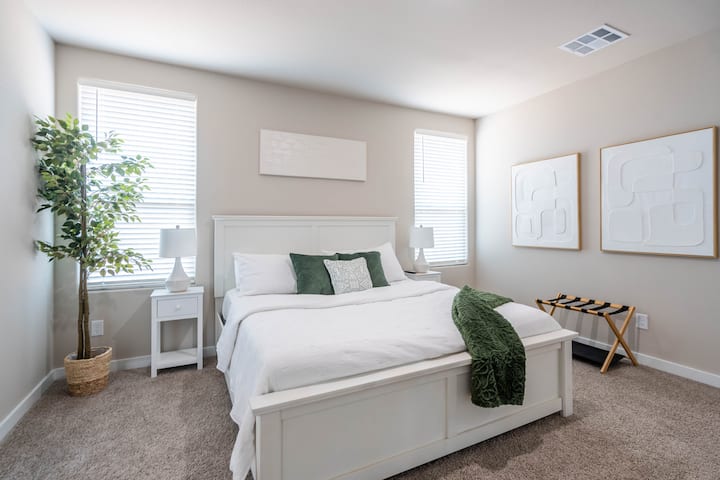 Mayflower Haven: A Cozy Family Retreat - Midland, TX