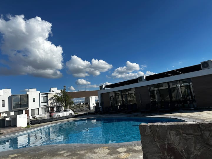 Casa Cómoda Segura Ideal Para Viajeros De Negocios - Celaya