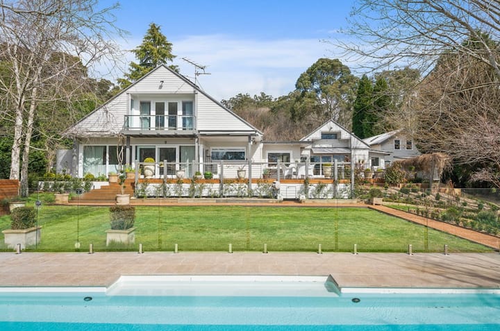 Tranquil Highlands Retreat With Heated Pool - Bowral