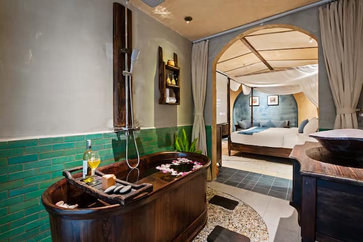 0. Cozy Old Quarter Hideaway | Private Ensuite - China