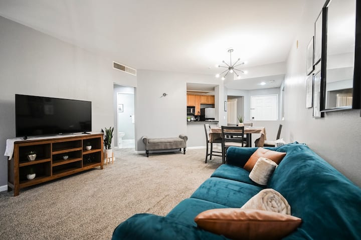 Zz* The Meridian | 2br Condo Near Strip + Pool - Las Vegas