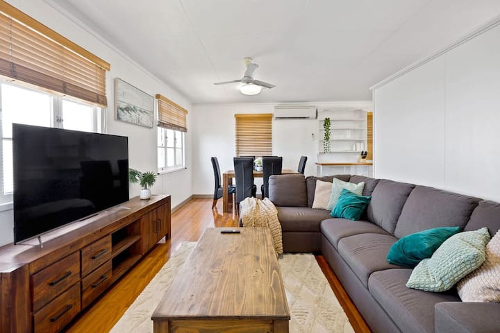 Charming Coastal Home In South Mackay - Mackay